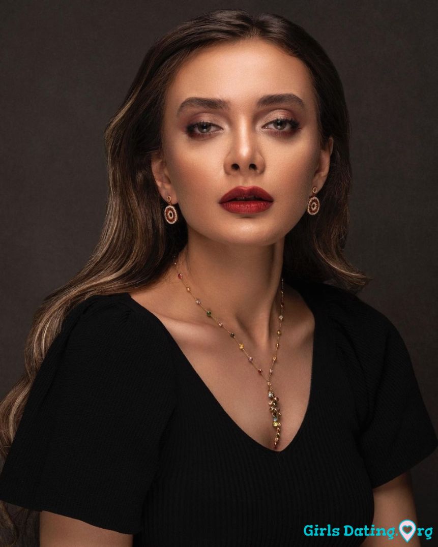 The Complete Guide on Dating Beautiful Iranian Girls