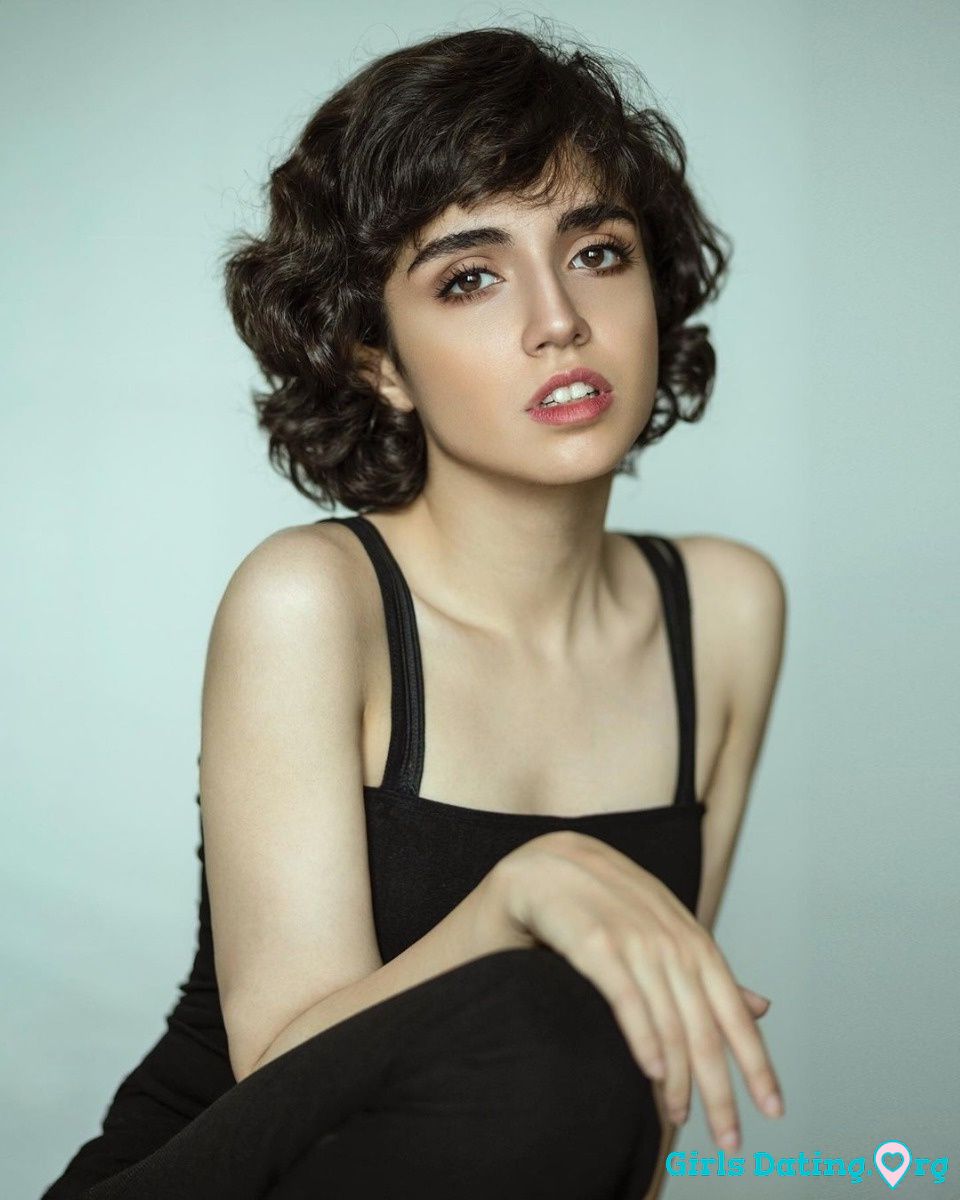 The Complete Guide on Dating Beautiful Iranian Girls