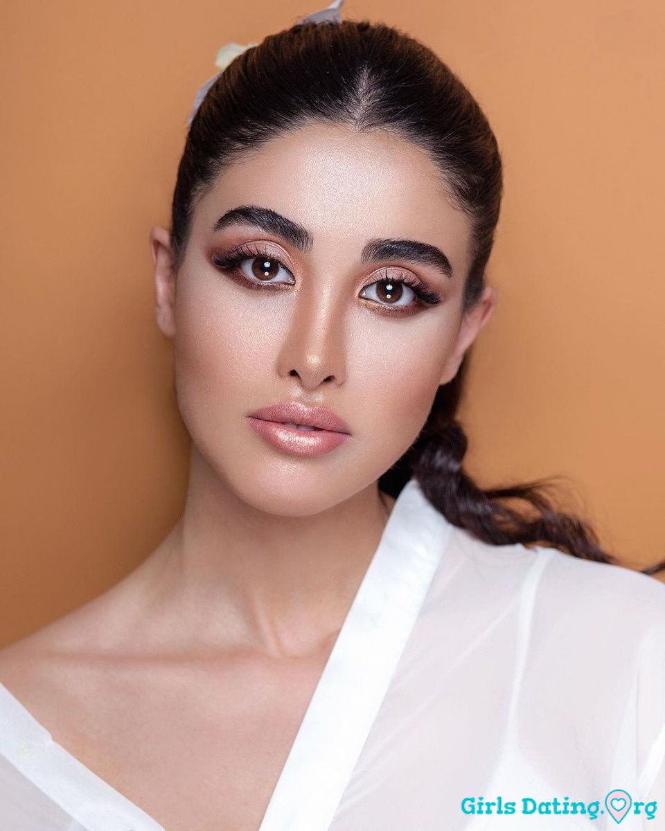 The Complete Guide on Dating Beautiful Iranian Girls