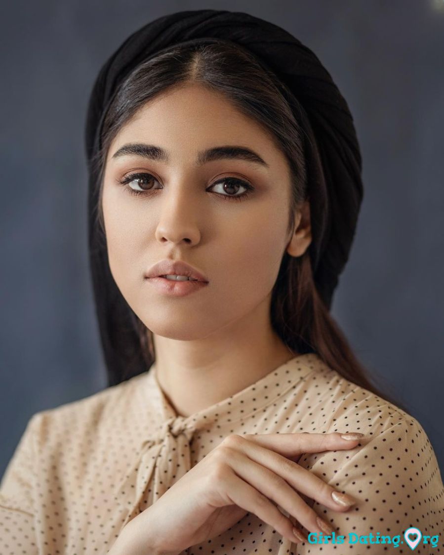 The Complete Guide on Dating Beautiful Iranian Girls